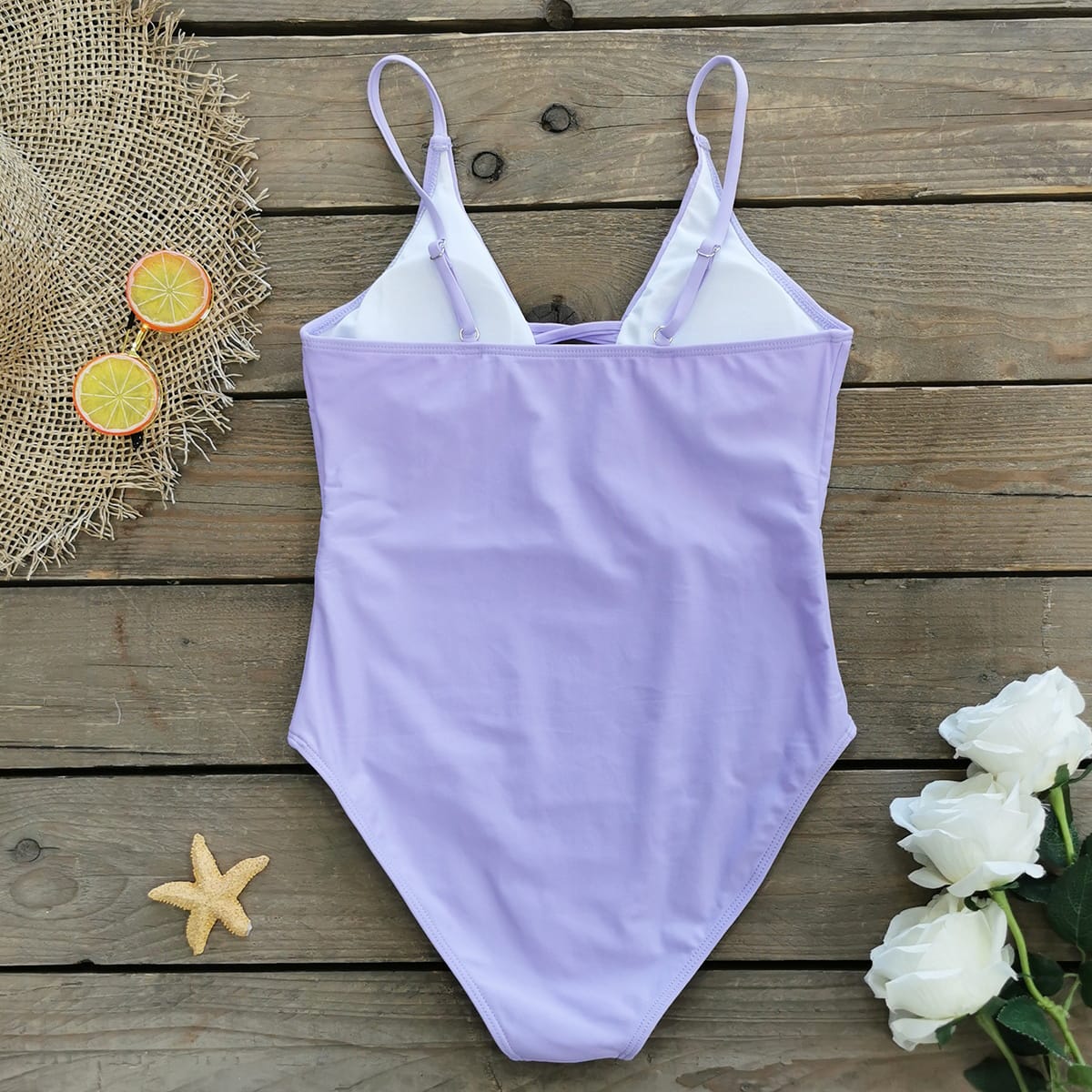 Monokini con cuello en V profundo color lila suave – Sol and Beach